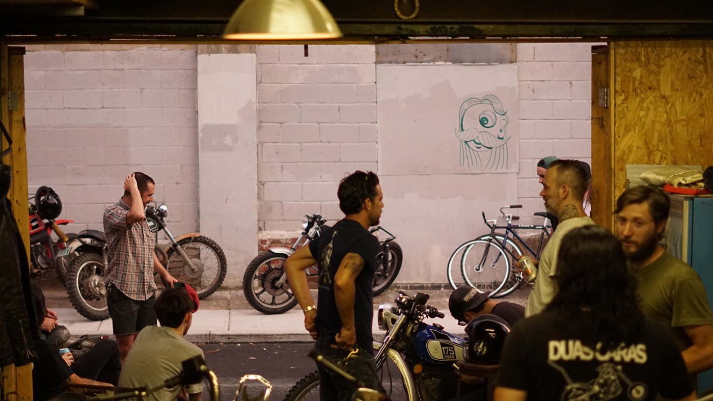 Tank Lettering Pictures - Chin on the Tank – Motorcycle stuff in ...